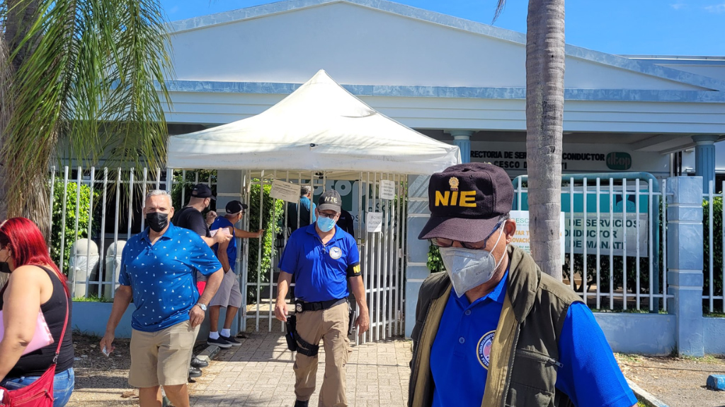 Justicia y NIE allanan el CESCO de Manatí - TeleOnce TV | Vívelo