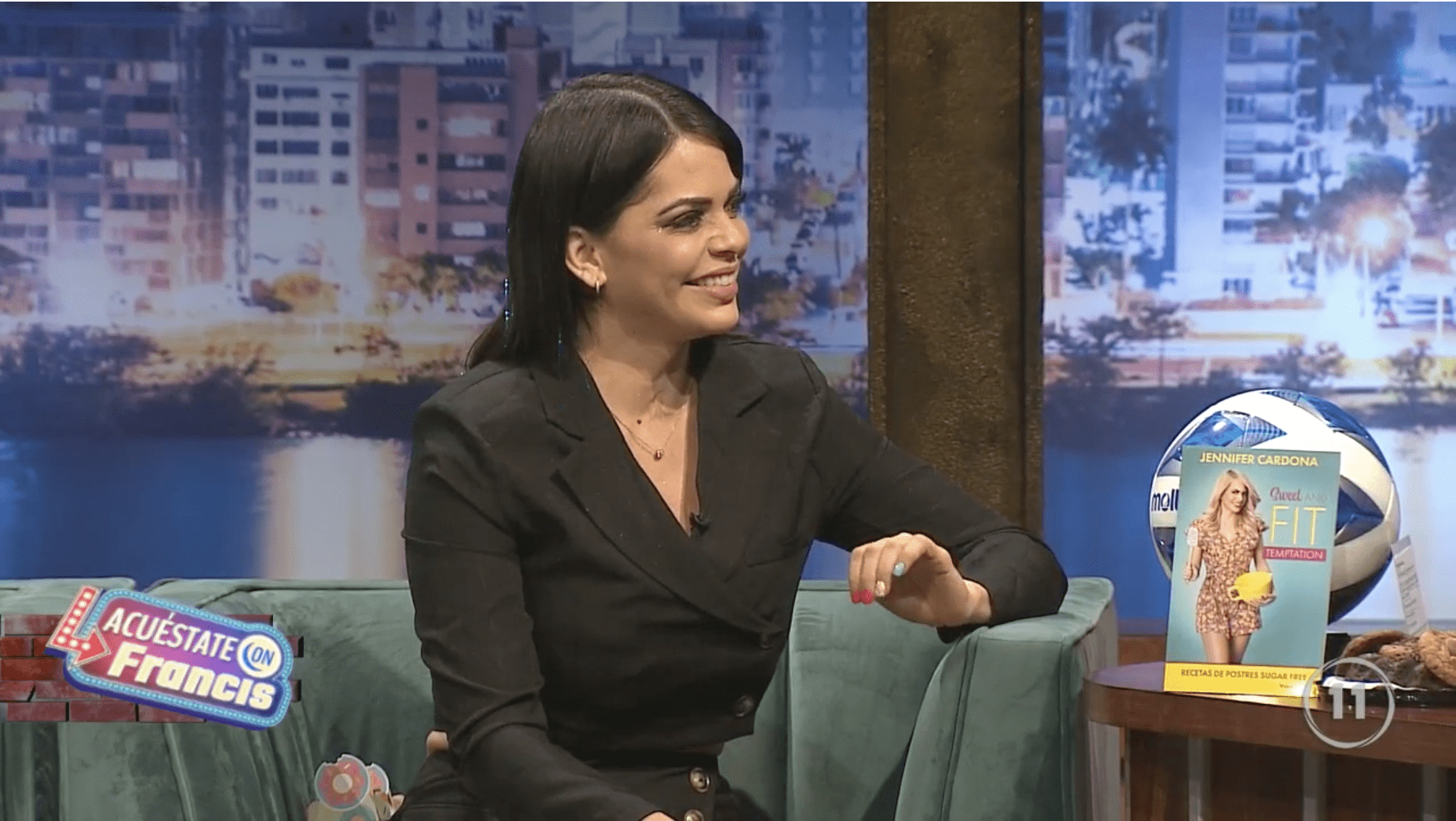 Jennifer Cardona y su libro de recetas Sweet and Fit Temptation ...