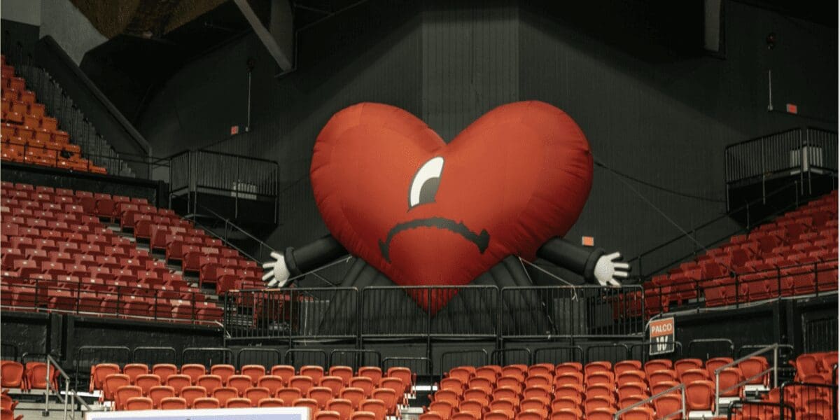 Todo listo para la entrega de regalos de la Fundación Good Bunny de Bad ...