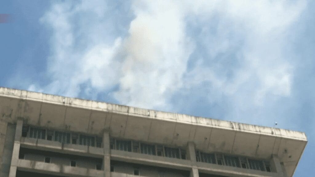 Preocupación tras desatarse fuego en el Centro Gubernamental de ...