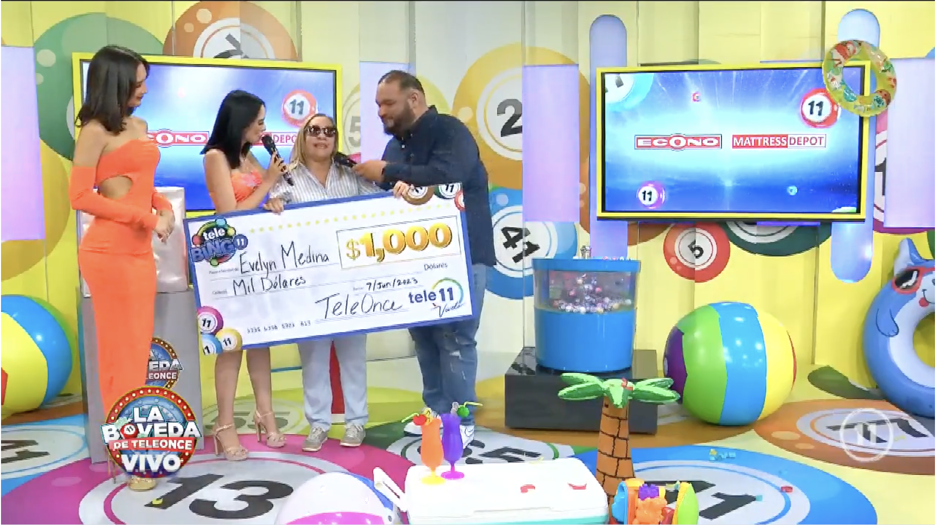 "Me siento feliz": Ganadora del TeleBingo recibe su cheque de $1,000 ...