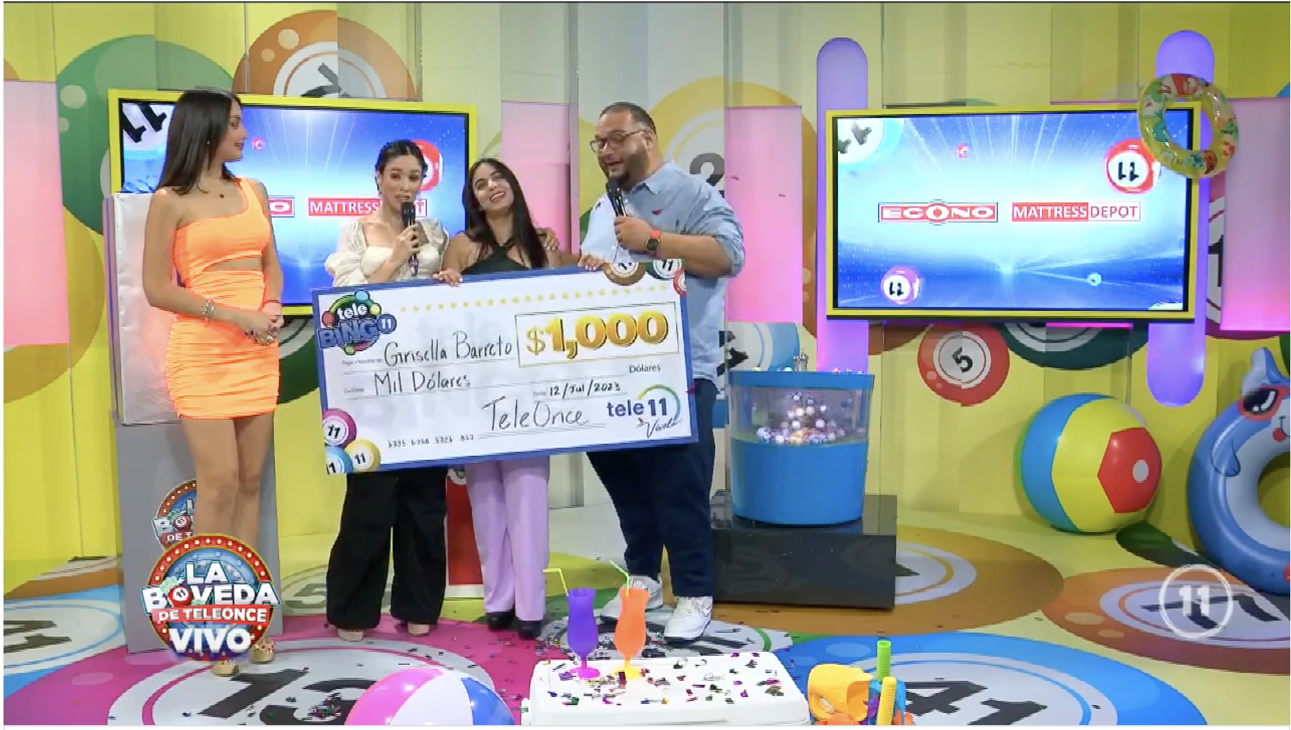 Grisella Barreto recibe su cheque de $1,000 del TeleBingo - TeleOnce TV ...