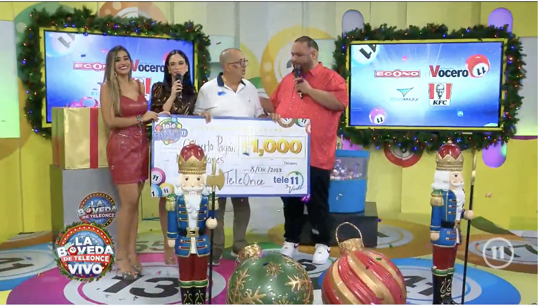 Gilberto Pagán recibe su cheque de $1,000 tras ganar el TeleBingo ...