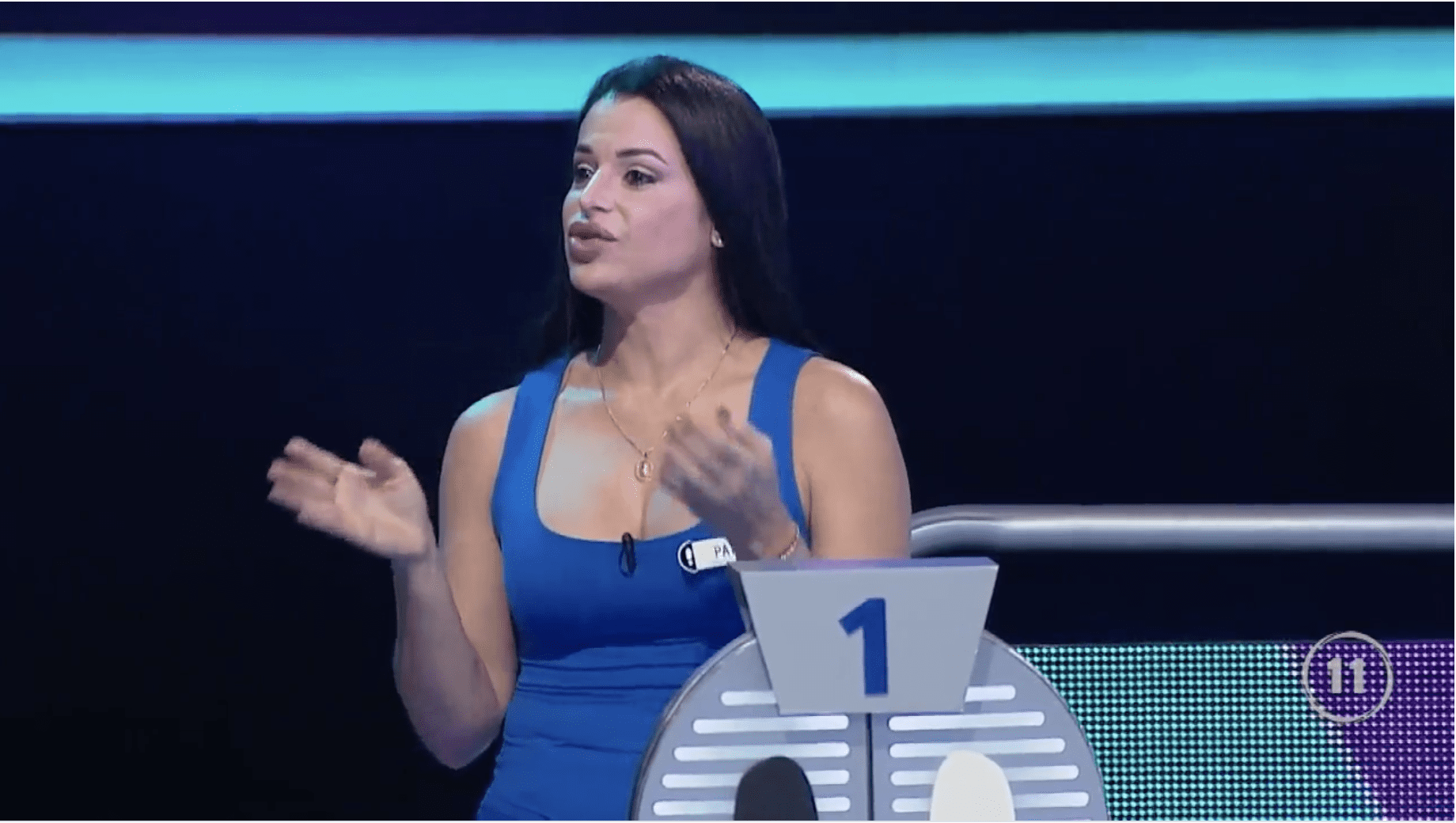 Patricia cae con todo y chiste - TeleOnce TV | Vívelo