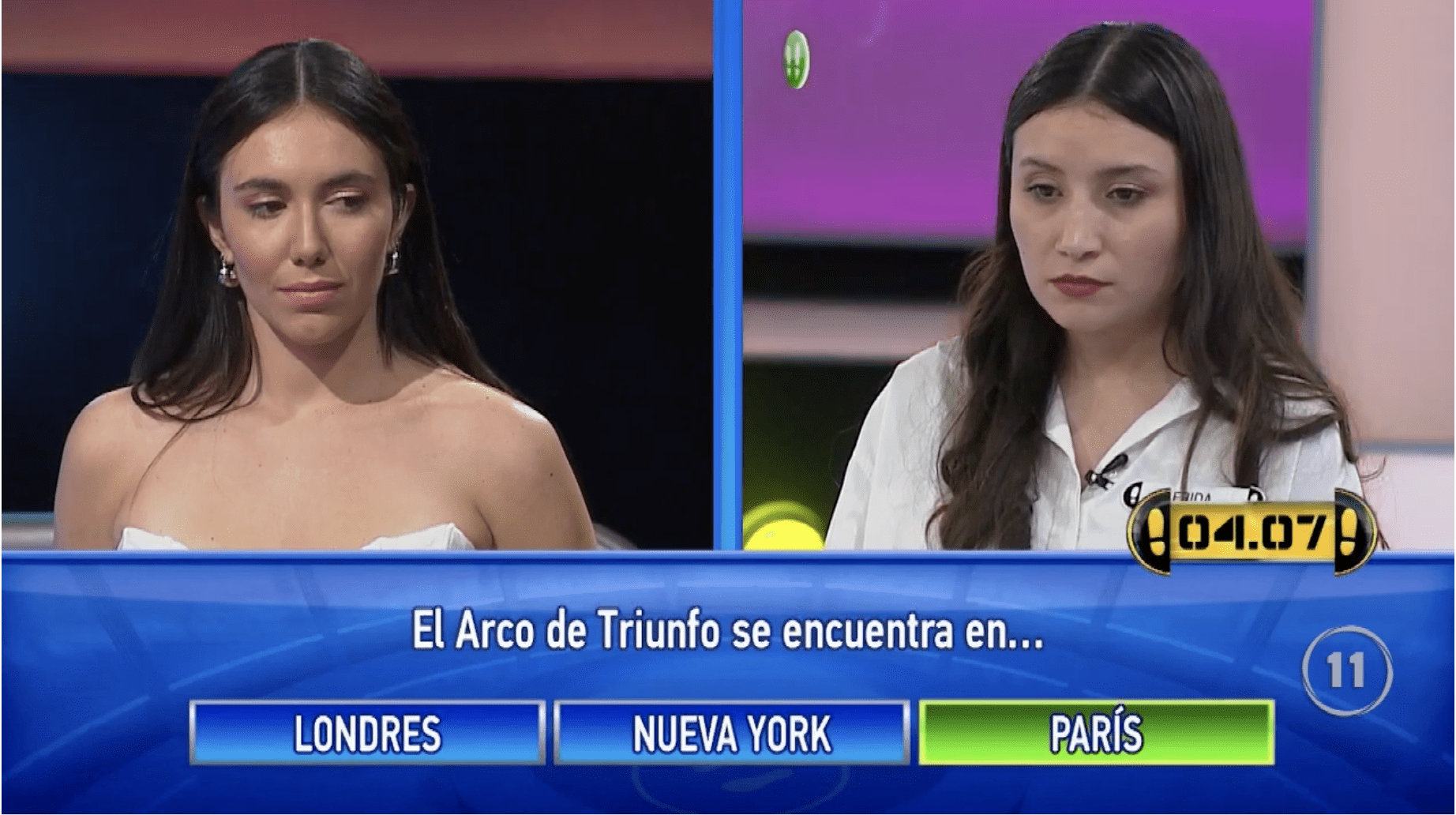 Frida y Valentina se enfrentan "Entre tres" - TeleOnce TV | Vívelo