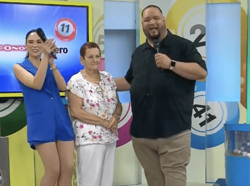 Zoraida Rivera recibe su cheque de los 1,000 del TeleBingo - TeleOnce ...