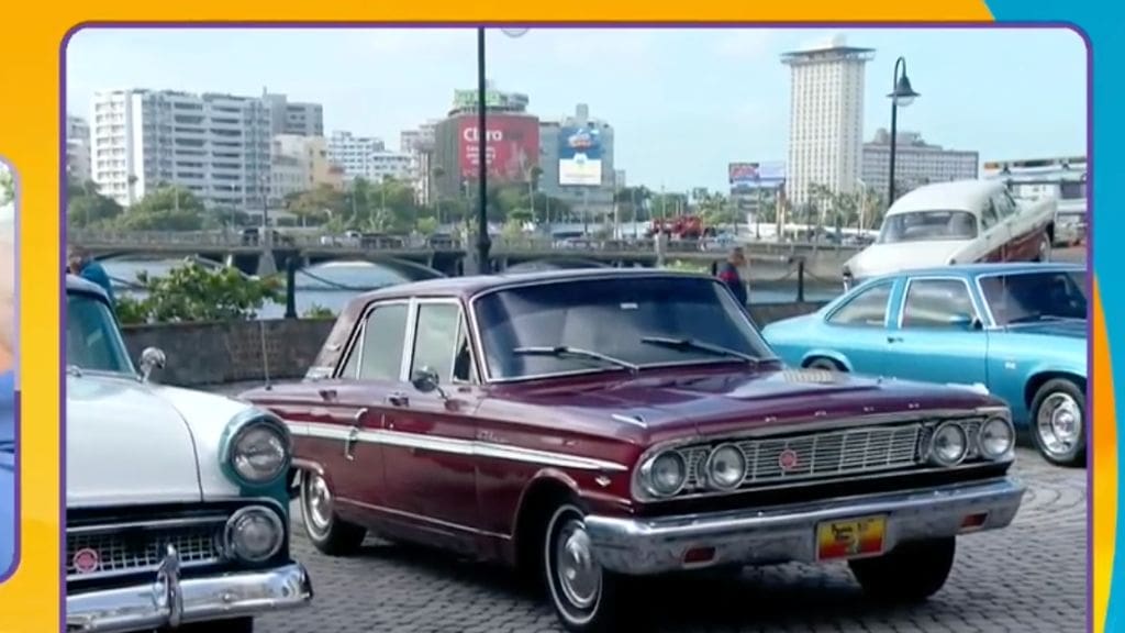 Johnny se va de paseo en unos de los carros más antiguos de Puerto Rico ...
