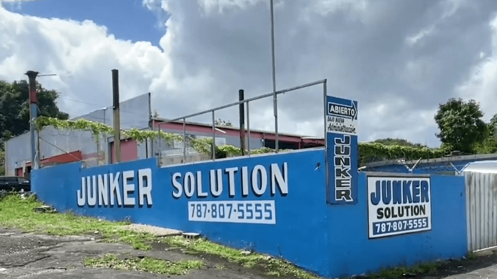 Autoridades investigan asesinato de dueño de un "junker" en Vega Baja - TeleOnce TV | Vívelo