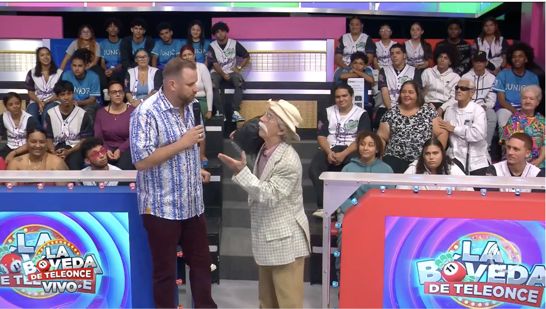 Don Viagro necesita que Danilo le ayude con las pastillitas azules ...