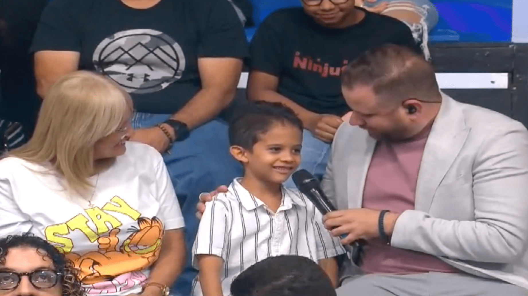 ¡Qué hermoso! | Fanático de 7 añitos visita La Bóveda de TeleOnce ...