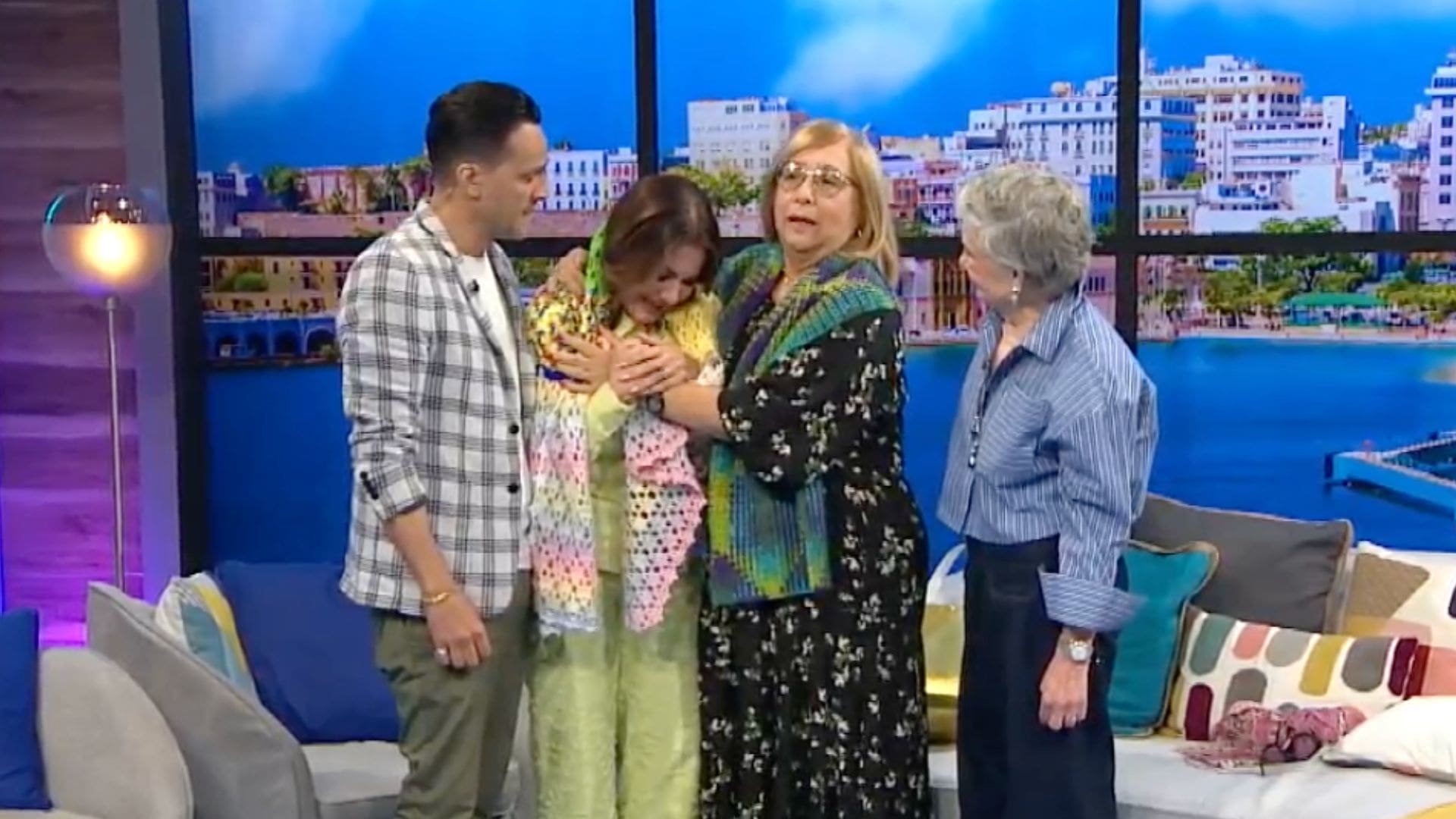 Deddie recibe estola que abraza y consuela - TeleOnce TV | Vívelo