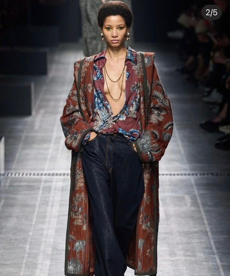 Conoce la historia detrás de una de las piezas más icónicas de la moda ...