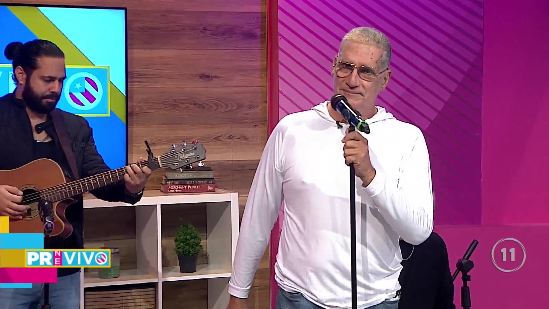 Don Víctor interpreta uno de los éxitos de Sandro - TeleOnce TV | Vívelo