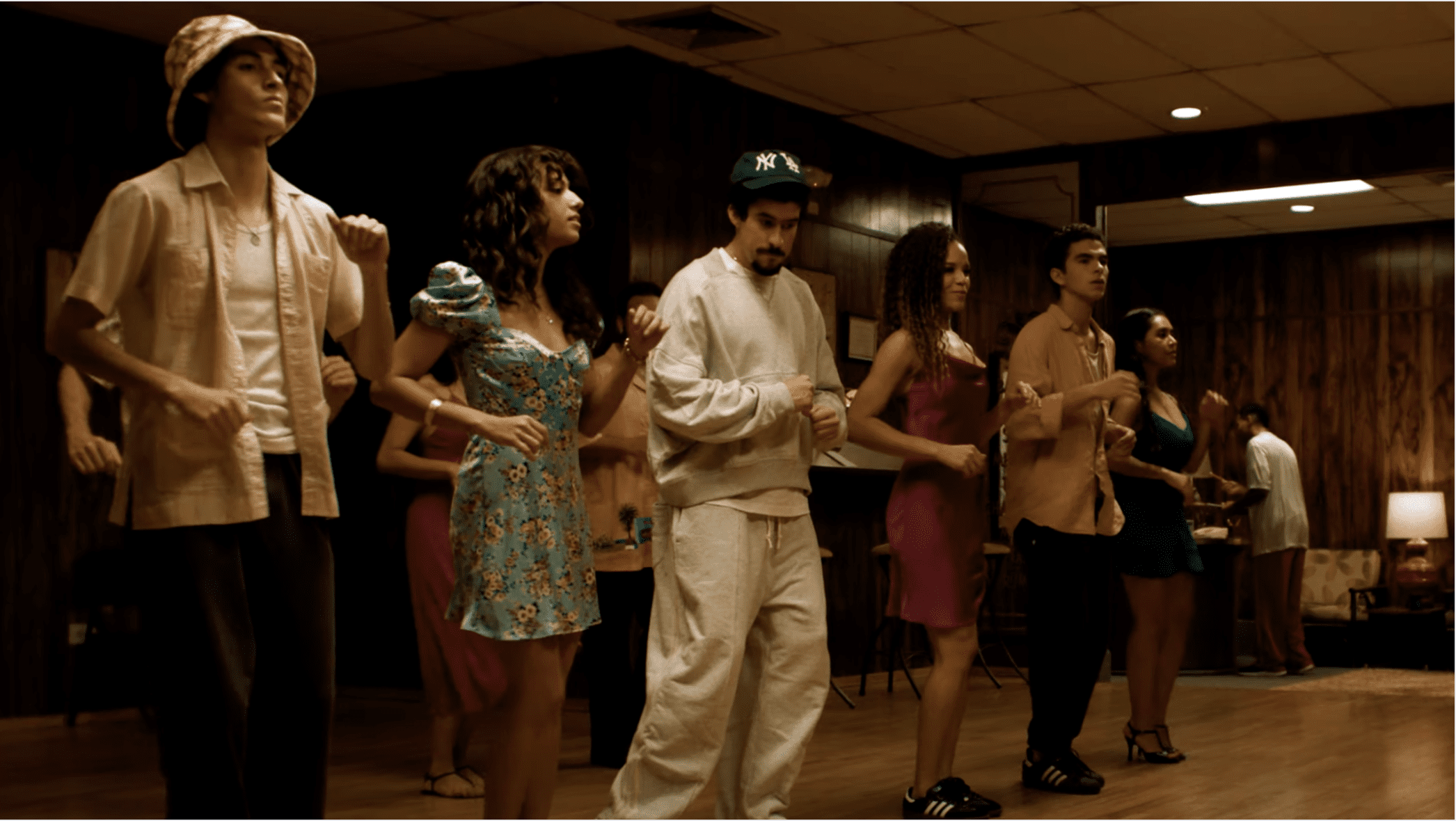 Bad Bunny lanza el video de "Baile Inolvidable" - TeleOnce TV | Vívelo