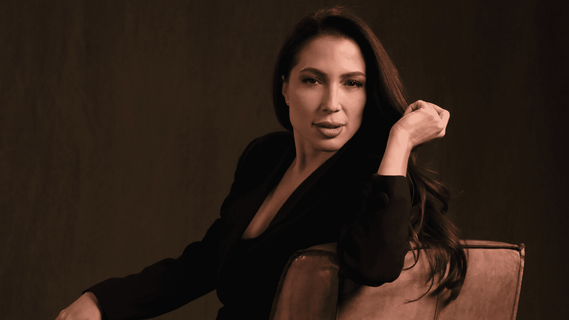 Alexandra Lúgaro llega a TeleOnce con "Última Palabra" - TeleOnce TV | Vívelo