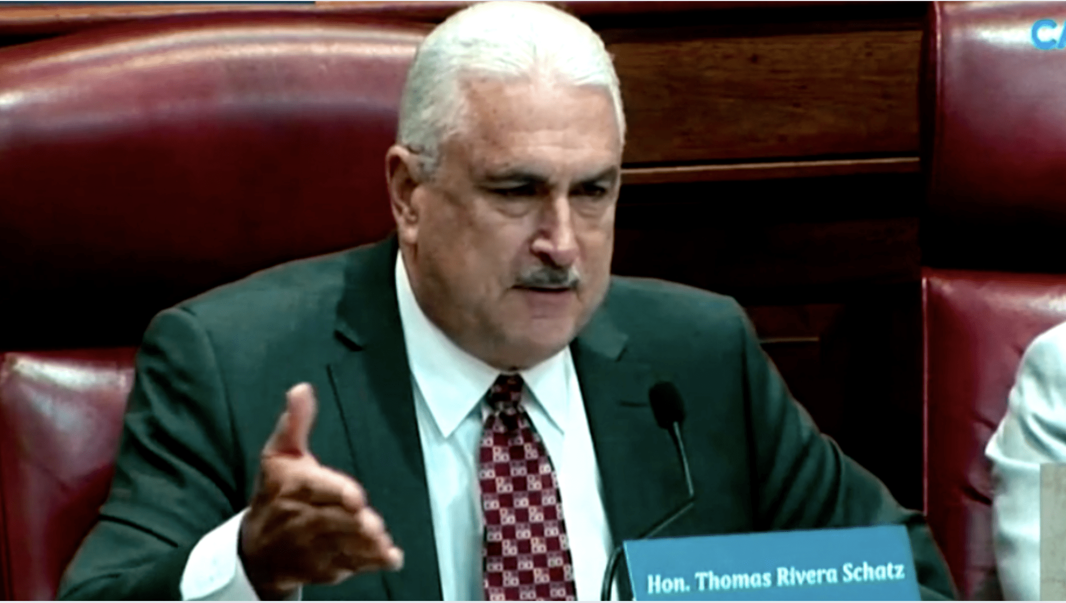 Thomas Rivera Schatz se las canta a Verónica Ferraiuoli - TeleOnce TV ...