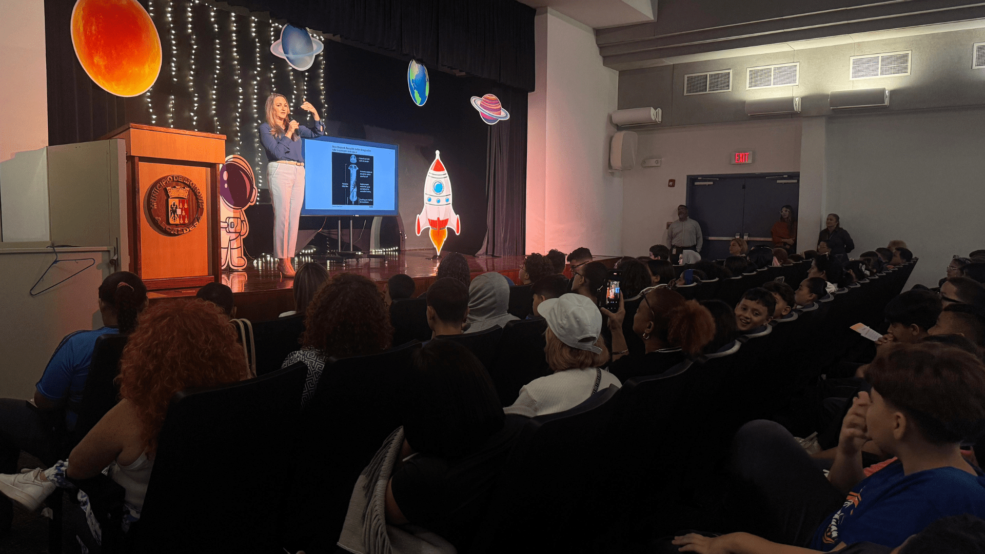 Deborah Martorell inicia en Morovis su gira educativa rumbo al espacio ...