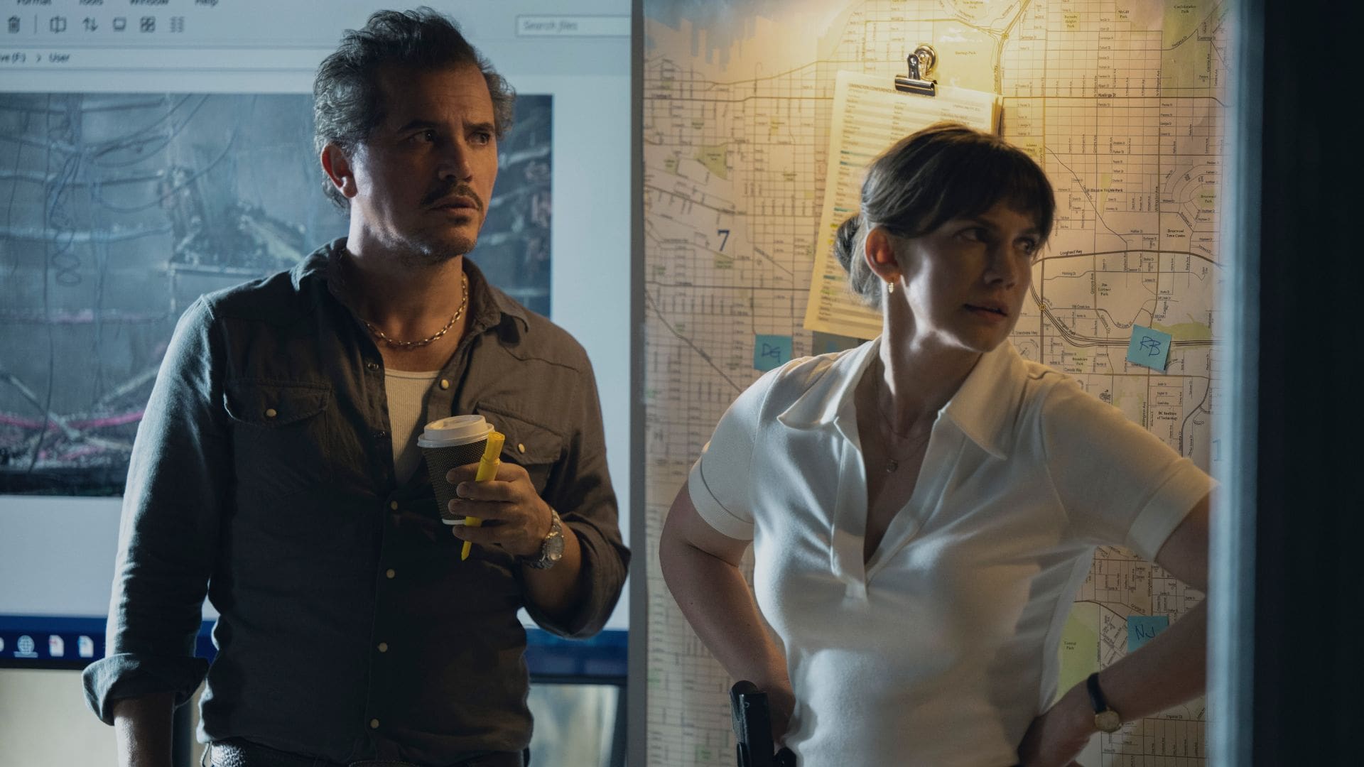 John Leguizamo enciende Apple TV+ con la nueva serie de Smoke - TeleOnce TV | Vívelo