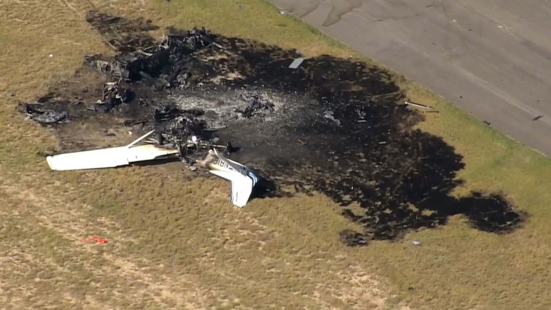 Un muerto y tres heridos tras choque de avionetas en el aeropuerto de Colorado - TeleOnce TV ...