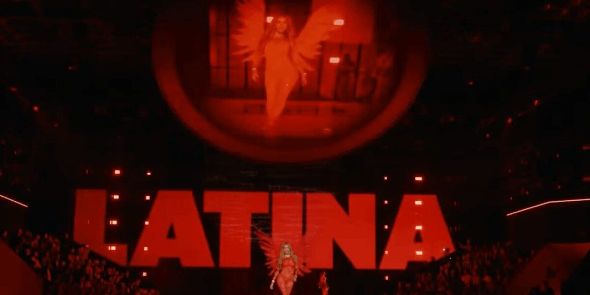 Karol G deslumbra en el desfile de Victoria’s Secret - TeleOnce TV | Vívelo