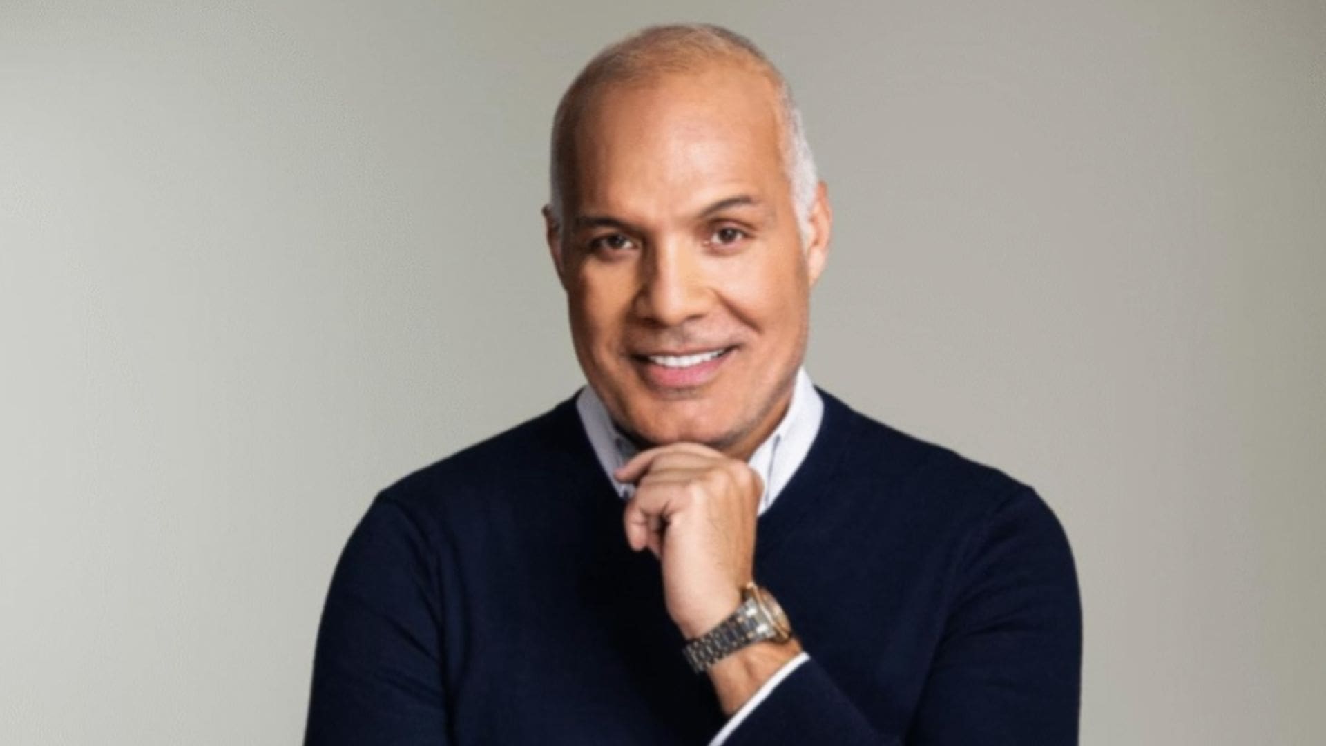 Ronald Day, CEO de Miss Universe, lanza su primer libro - TeleOnce TV ...